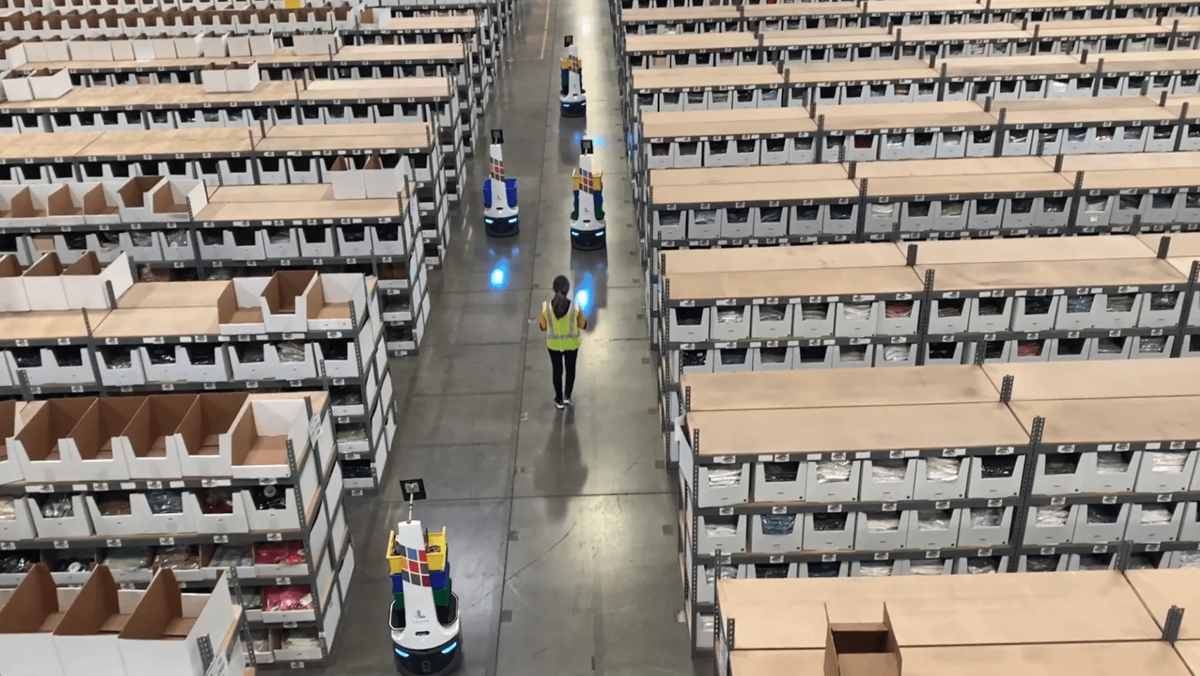 6 Surprising Advantages of AMRs in Distribution Centers - Locus Robotics 6 Surprising Advantages of AMRs in Distribution Centers - Locus Robotics