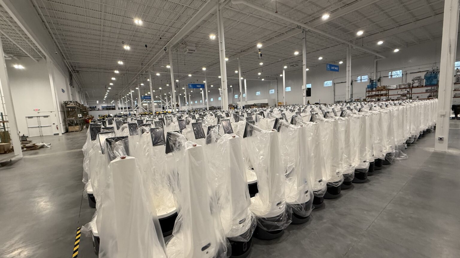 Efficient AMR for Material Handling: Locus Vector Robotics